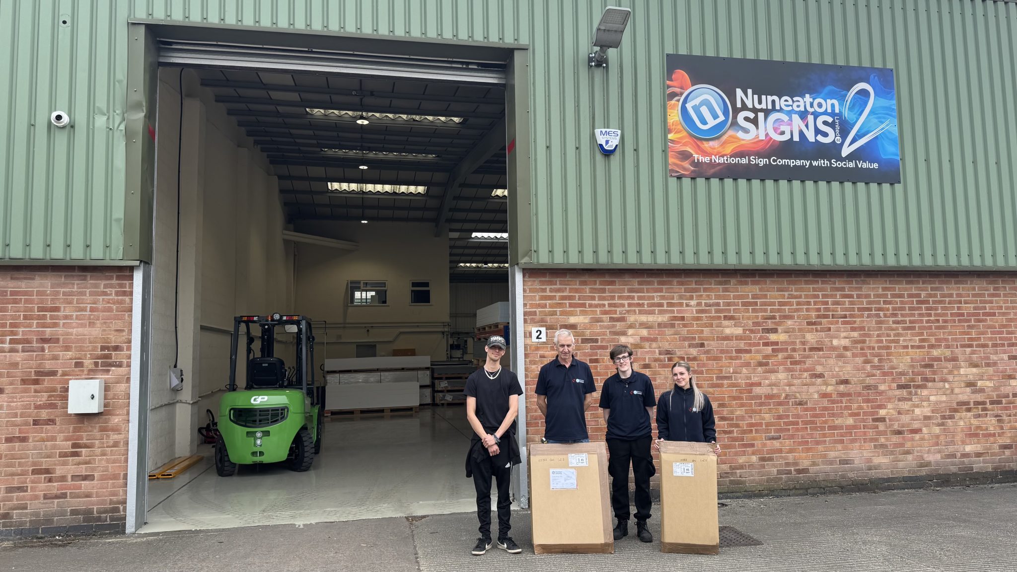 Nuneaton Signs Hinckley Air Installation | Airmech